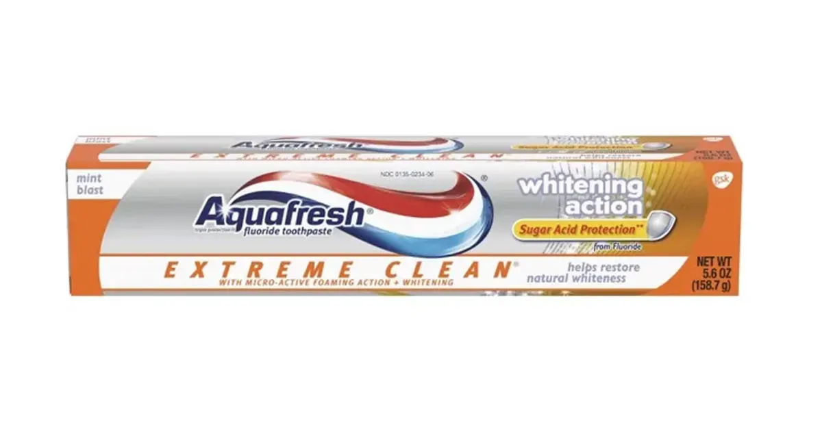 Kem Đánh Răng Aquafresh Extreme Clean Whitening Action Toothpaste 158.7G