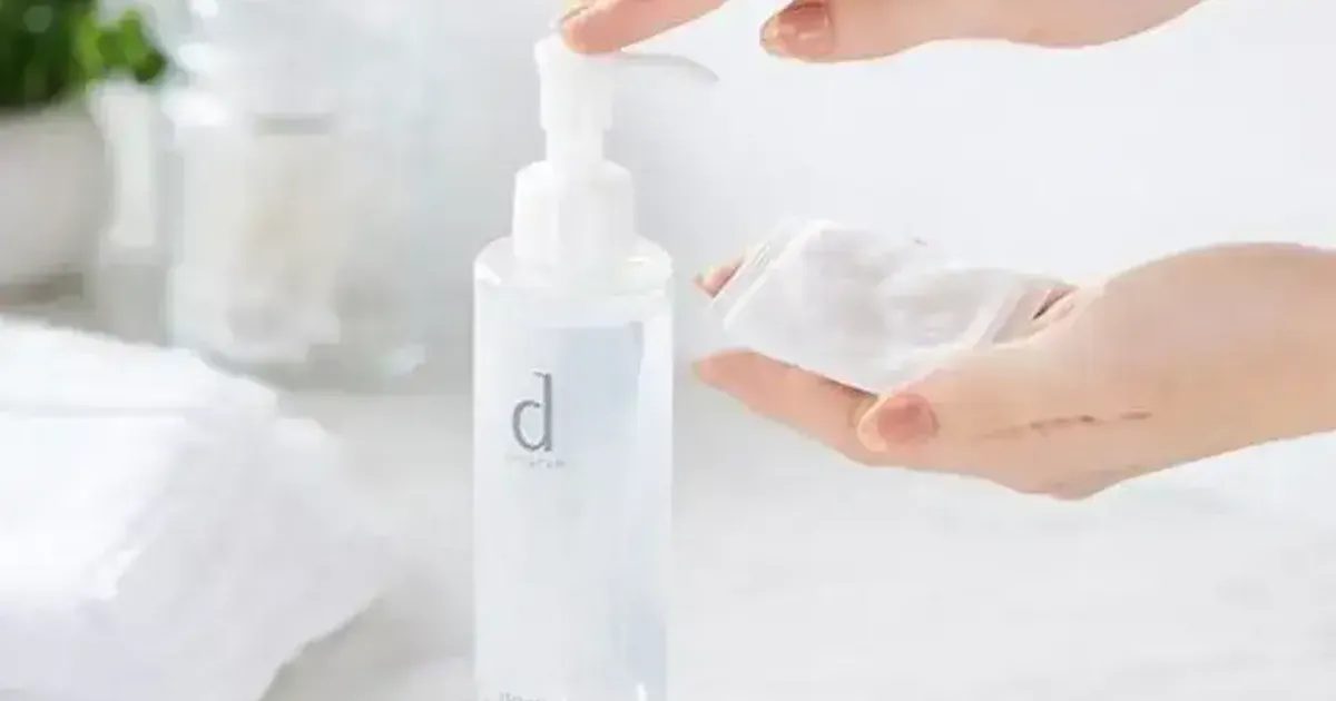 Nước Tẩy Trang Làm Sạch Và Dưỡng Da D Program Essence In Cleansing Water 180Ml